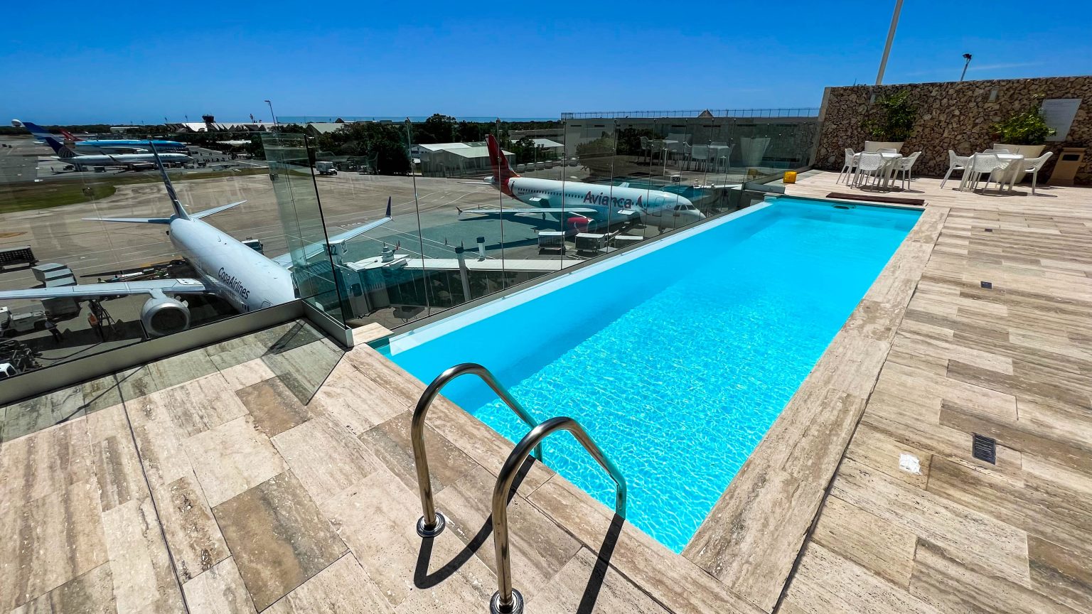 VIP Lounge | Aeroporto de Punta Cana (PUJ) | Sala VIP com piscina ...