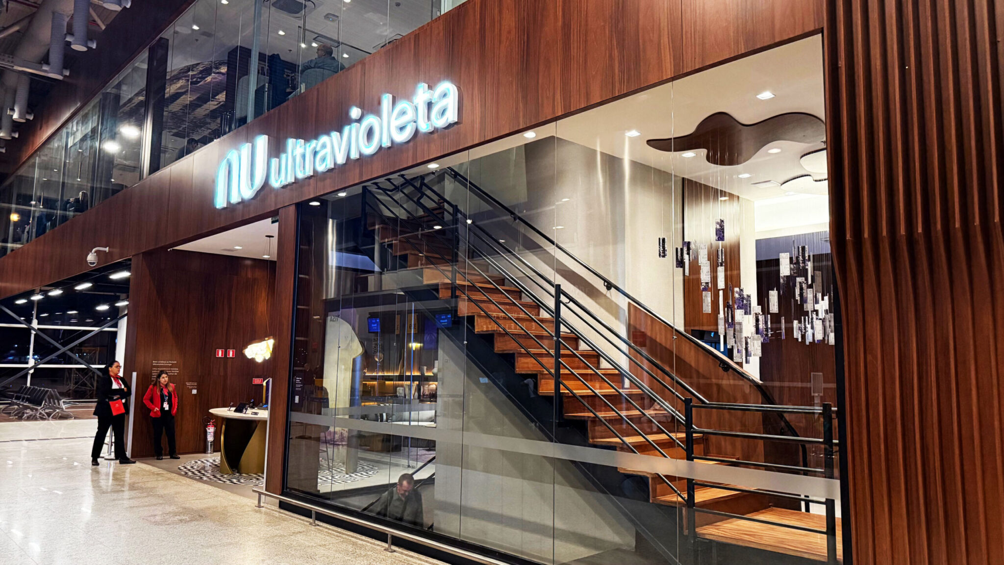 Nubank Ultravioleta Lounge no Aeroporto de Guarulhos | Cartões, Milhas ...