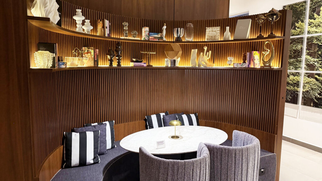 Nubank Ultravioleta Lounge no Aeroporto de Guarulhos | Cartões, Milhas ...