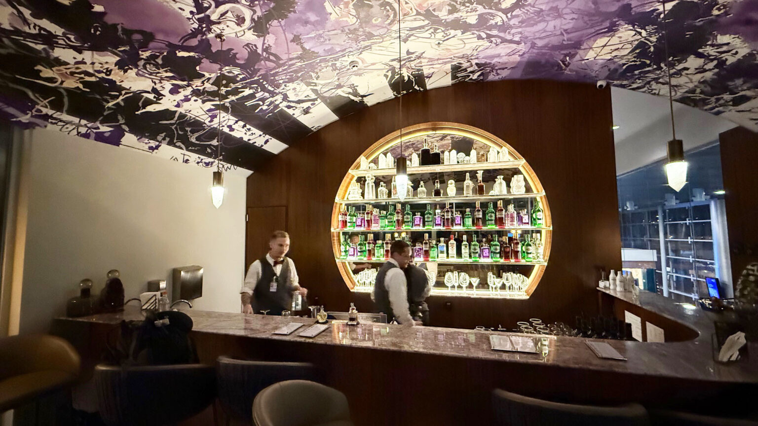 Nubank Ultravioleta Lounge no Aeroporto de Guarulhos | Cartões, Milhas ...