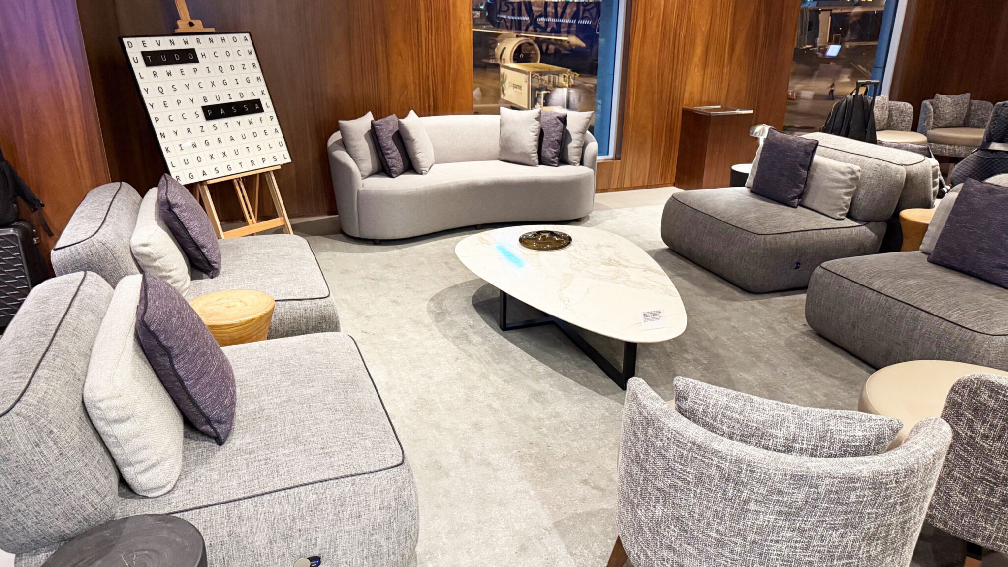 Nubank Ultravioleta Lounge no Aeroporto de Guarulhos | Cartões, Milhas ...