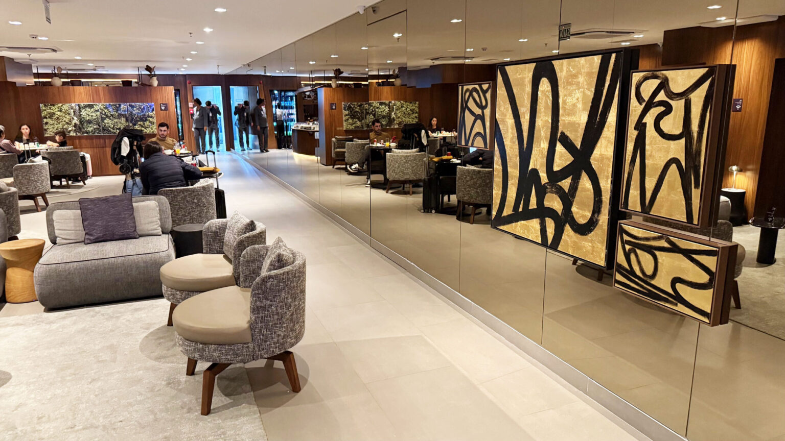 Nubank Ultravioleta Lounge no Aeroporto de Guarulhos | Cartões, Milhas ...