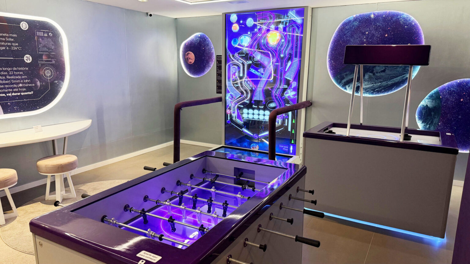 Nubank Ultravioleta Lounge no Aeroporto de Guarulhos | Cartões, Milhas ...